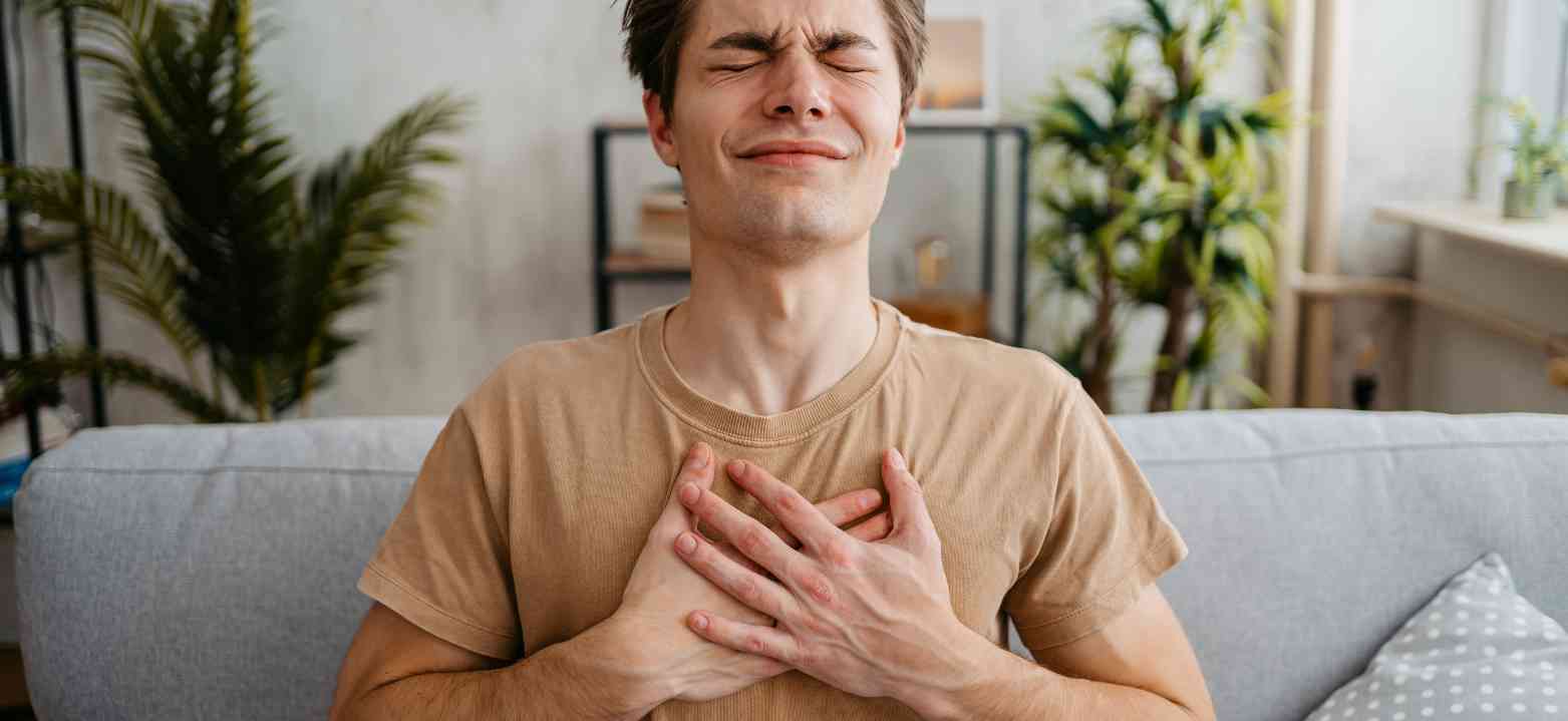 Dolor de pecho por ansiedad: Por qué sucede y cómo aliviarlo
